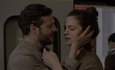 „dublu” Clasa De Mijloc Visează Sex Pe Plajă Ziarul Metropolis Ziarul Metropolis