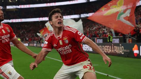 É SÓ Amor Colega De JoÃo Neves Derrete Se Pela Estrela Do Benfica E