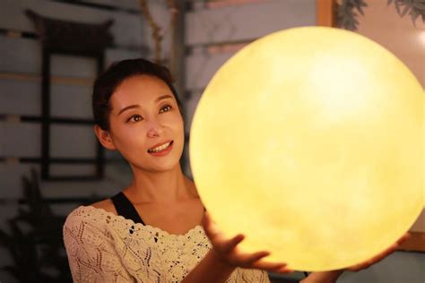 45岁杨卓娜成脸老人斑额头爆皱纹劲惊吓 一夜变老吓亲粉丝 星岛日报