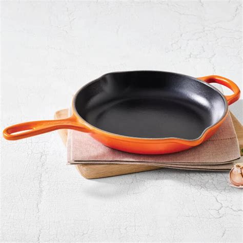 Signature Skillet Enameled Cast Iron Skillet Le Creuset®