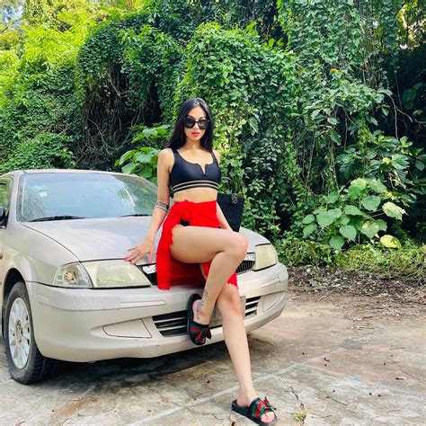 بی هوابی هوا می بارم امشب مثل شعرهایی عاشقانه از چهار سو