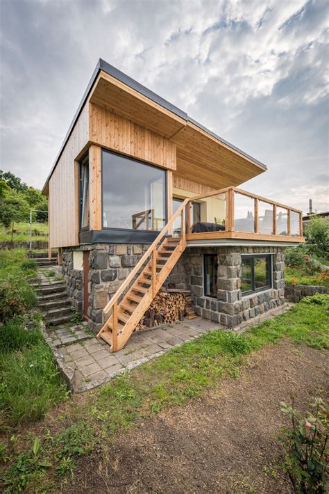 Modernist Small House With Rooftop Stairs