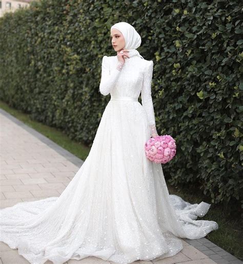 Pin On Bridesweddings Muslimah Wedding Dress Glamourous Wedding