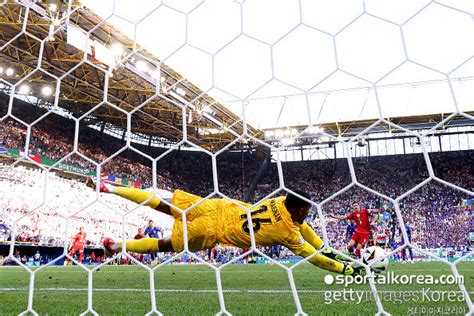 레반도프스키 Pk 막았는데 프랑스 Gk 불만 그냥 페인팅 87번 하고 등 돌리고 막으라 하지