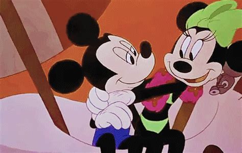 Mickey And Minnie Mouse Hug Kissing 
