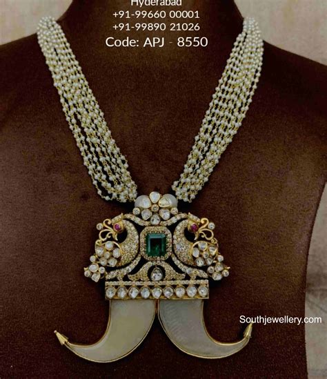 Pearl Necklace With Peacock Puligoru Pendant