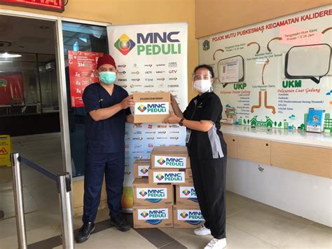 FOTO MNC Peduli Salurkan Minuman Makanan Ringan Kepada Puskesmas Kembangan Dan Puskesmas Kalideres