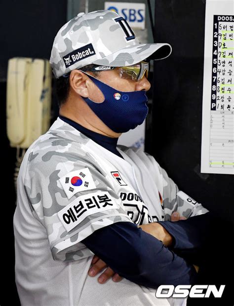 ‘진땀승 김태형 감독 “모두가 끝까지 집중해 9회 위기 극복” 잠실 톡톡