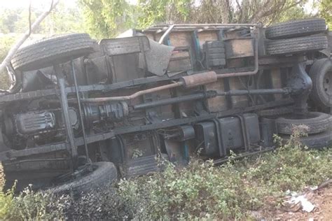 යුදහමුදා කැබ්රථයක් සහ ලොරියක් ගැටී සෙබලෙකු මරුට 09 කට තුවාල Ada Online