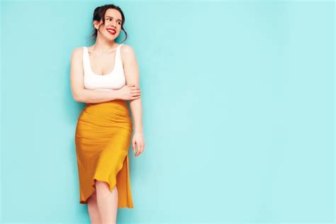 How To Style Midi Skirts For Every Season Midi Skirt Outfits