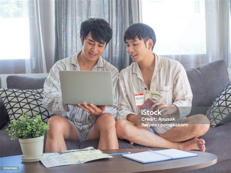 커플 게이 개념 Lgbtq 라이브 30 39세에 대한 스톡 사진 및 기타 이미지 30 39세 가정 주방 가정의 방 Istock