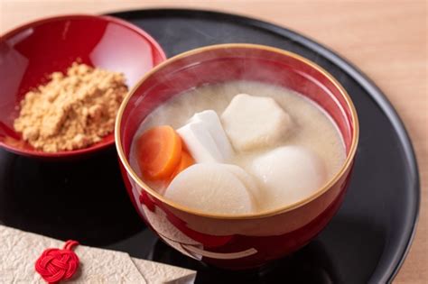 【解説】正月の伝統料理、お雑煮の由来とは？具材の意味にも意味がある！？伝統～地域特徴のおすすめレシピを紹介