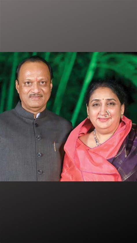 अजित दादा आणि सुनेत्रा वहिनींच्या लग्नाचा वाढदिवस पाहा खास फोटो