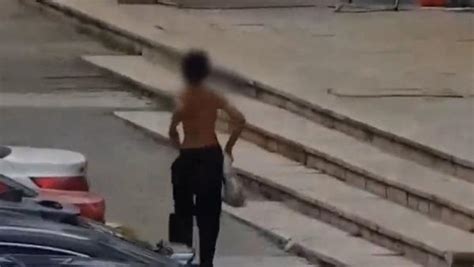14岁少年赤裸上身流浪两周：和父亲产生矛盾离家出走七环视频澎湃新闻 The Paper