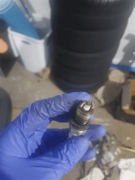 Oil on spark plug threads? : r/MechanicAdvice