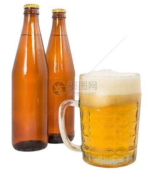 两瓶啤酒和一杯全杯啤酒杯高清图片下载 正版图片321706956 摄图网