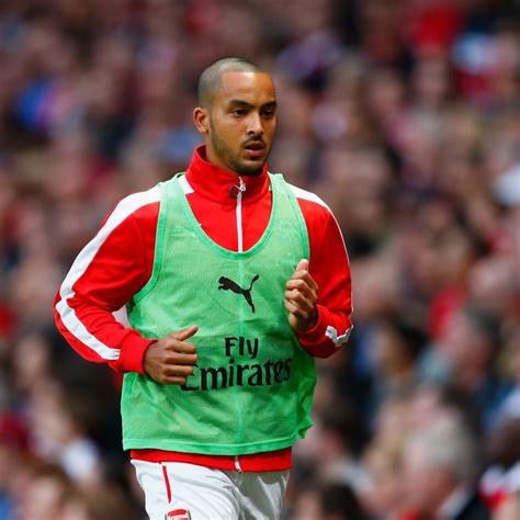Theo Walcott 2013 Walcott Signs New Arsenal Contract Football Al