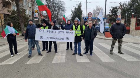 “Възраждане” блокира инфраструктура заради забраната за референдум
