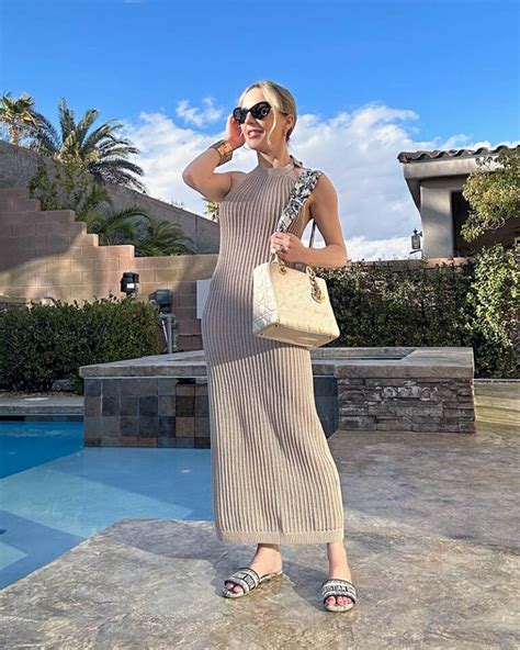 How To Tie A Twilly On Your Neck Bag And Hair 34 Stylish And Chic Ideas