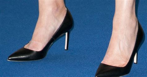 Woman Says She S Forced To Wear High Heels For Waitressing