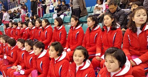 사진 여자 아이스하키 경기장 북한 응원단 드디어 등장