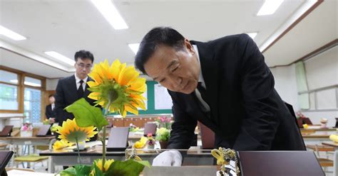세월호 참사 10주기 앞두고 기억교실 찾은 임태희 교육감