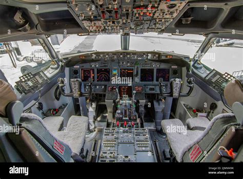 Ein Blick Auf Das Cockpit Eines Gro En Kommerziellen Flugzeugs Ein