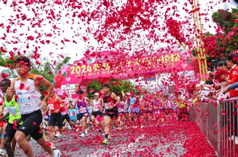 花瓣雨下 2024弥勒女子半程马拉松浪漫开跑 消费日报网