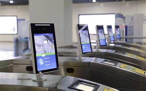 公共交通闸机使用方法：刷卡、人脸识别操作步骤 常见问题 门道佰分佰