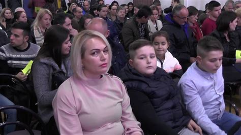 Основците и средношколците во салата во училиштето настапија со 21 музичка изведба Youtube