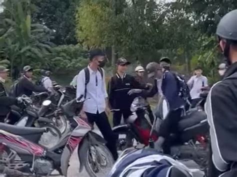 Nam Sinh L P Qu Ng B Nh B B N Nh Ph I Nh P Vi N