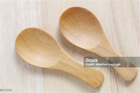 오래 된 갈색 나무 테이블 주방 기구 및 조리의 개념에 나무 숟가락 0명에 대한 스톡 사진 및 기타 이미지 0명 가정용