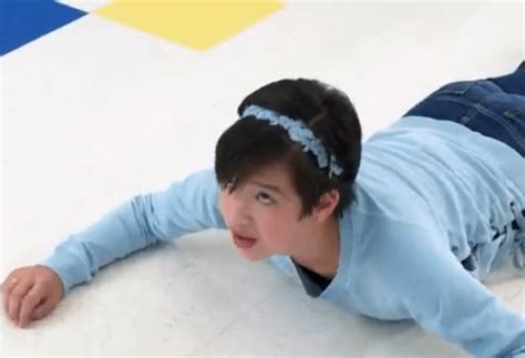 Peyton Elizabeth Lee Rladieslayingonstomach