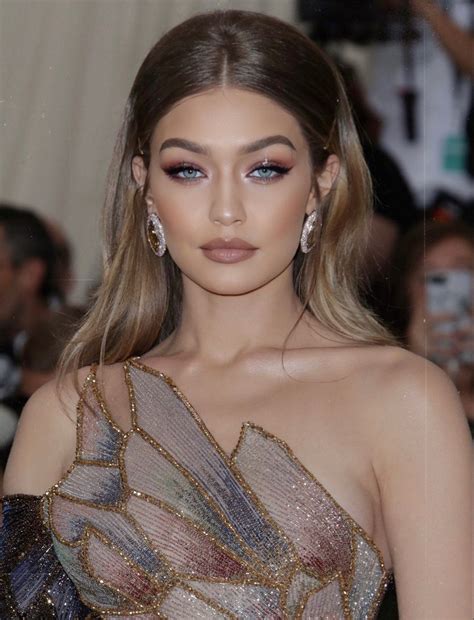Gigi Hadid Fotografia Poses Maquillaje Poses