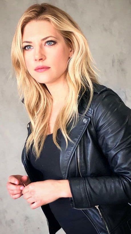 Pin By Déborah On Inspiration Style Katheryn Winnick Leather Jacket
