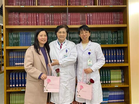 铮铮击打声，熠熠生光辉—— 树兰国际医学院组织“三八”节银饰制作体验活动 树兰国际医学院