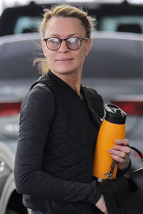 Robin Wright Goes Makeup Free And Wears Leggings In Beverly Hills Hollywood Life