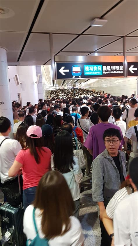 【反修例遊行】多個港鐵站人流管制 天后最多人列車一度飛站 星島日報
