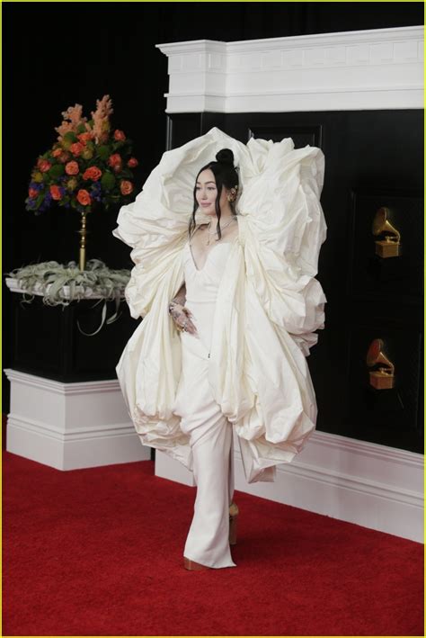 Noah Cyrus Reveals The Reason Behind Her Heavenly Dress At The 2021