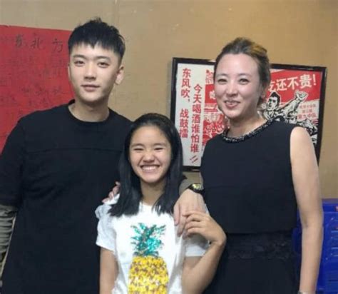 崔晉曬李勒優近況：剪短髮爆痘，哥哥雖「嫌棄」但出手闊綽 每日頭條