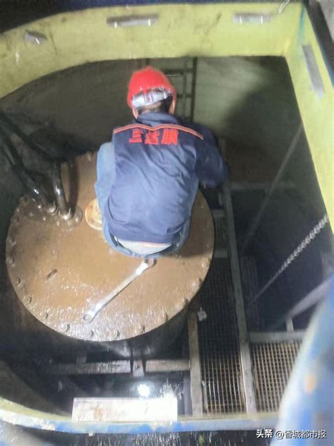 咸宁市住更局：抢抓降雨间歇期 开展泵站闸门巡查维护进行城区重点