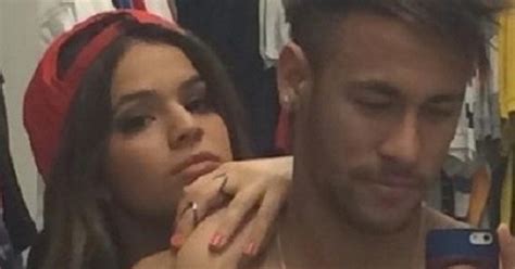 네이마르 사포 논란 과거 전 연인과 半누드 셀카보니