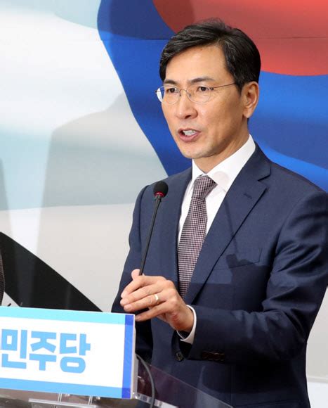 “대연정만이 대개혁 해법”안희정 민주당 경선후보 등록 서울신문