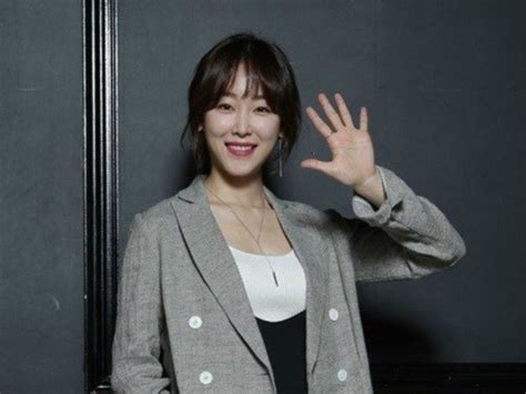 5 Skincare Rutin Seo Hyun Jin Rahasia Glowing Ala Bintang Drama Korea