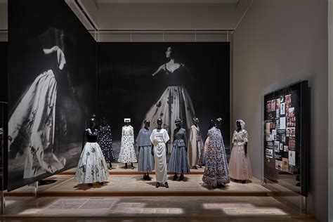 唯美展覽「christian Dior Designer Of Dreams」東京現代美術館登場：一段巴黎到日本的時空旅程！ Popbee