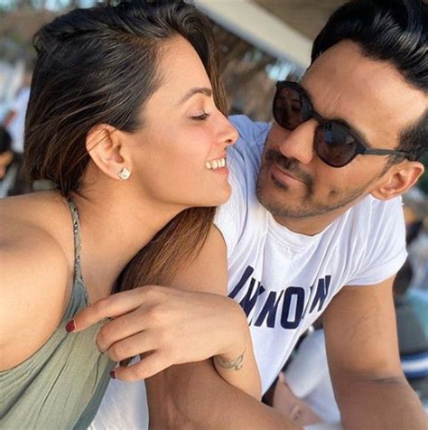 Pin By Vidushi Rathore On Anita Hassanandani Photography Poses