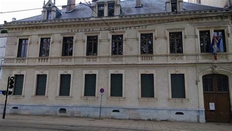 Grenoble Un Homme De 20 Ans Tente De Se Pendre Au Tribunal