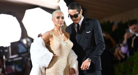 Kim Kardashian accusée d avoir ruiné la robe de Marilyn Monroe