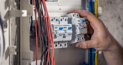 Dispositivos de protección eléctricos tipos usos y características
