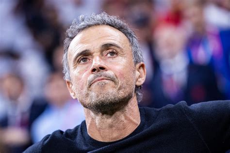 Mercato Cest Officiel Un Défenseur Central Quitte Le Psg